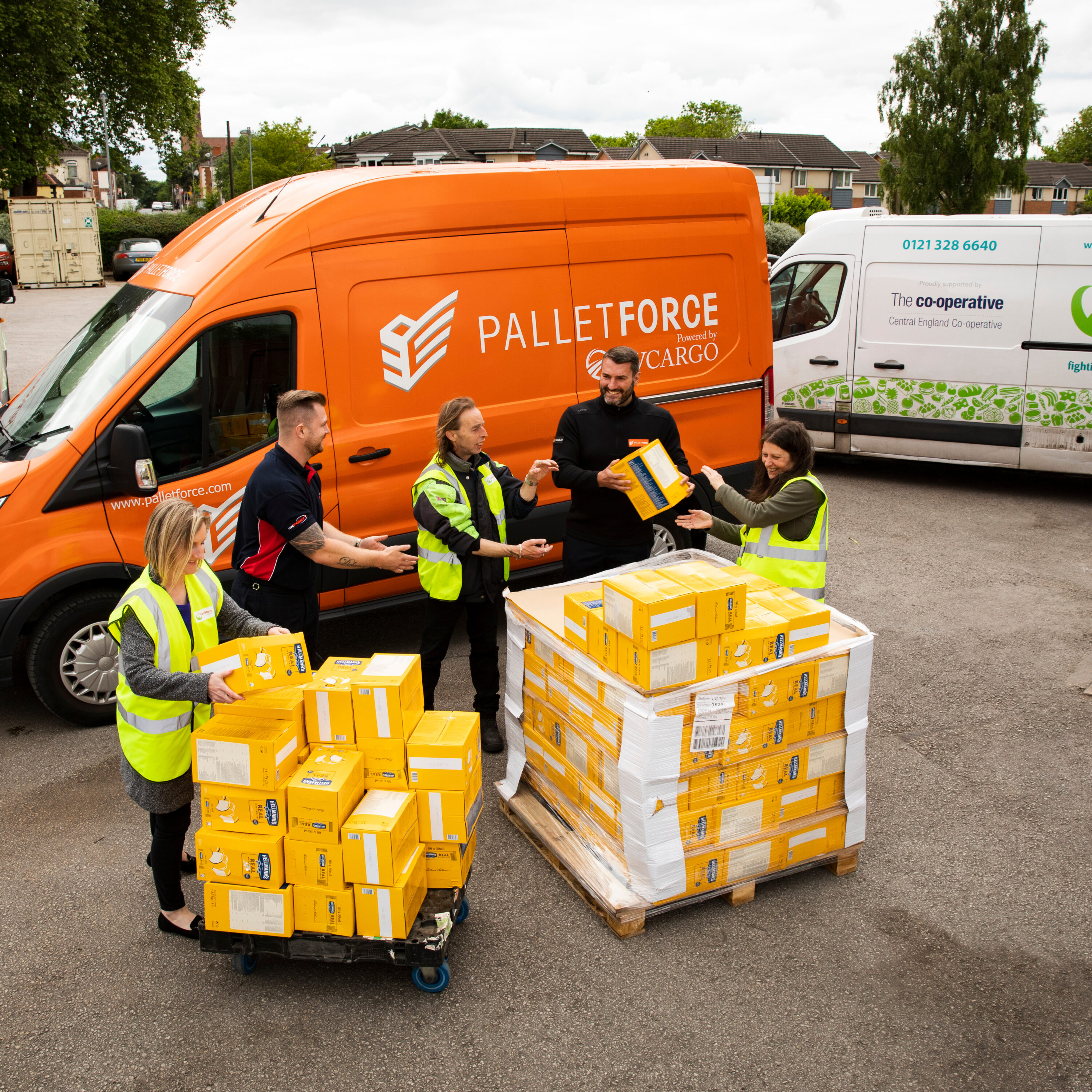 EV Cargo Palletforce Supporting FareShare In Express Distribution Of ...